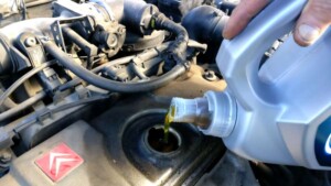 Pilihan dan Rekomendasi Oli Kijang Innova Terbaik - JagatOtomotif